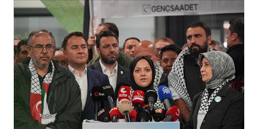 وصول طائرة تركية تقل 94 ناشطا من أسطول